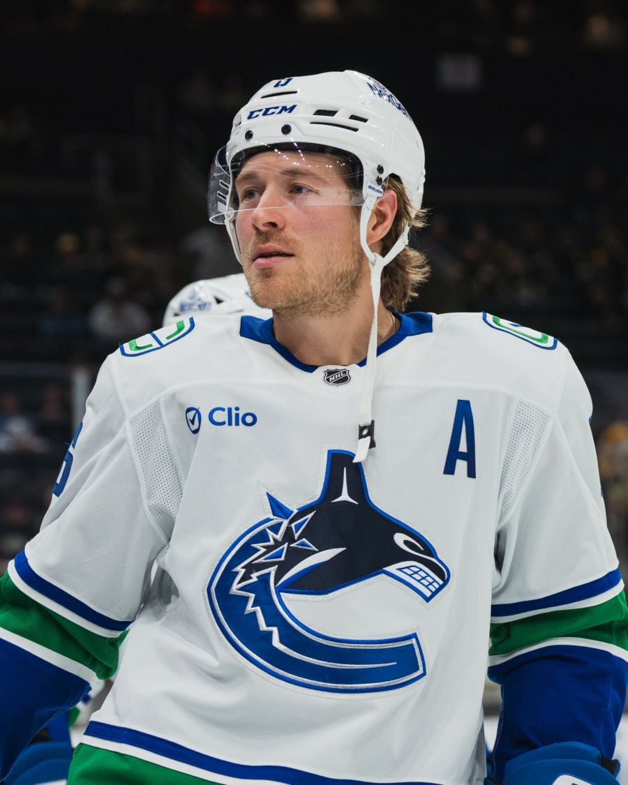 Canucks re-sign Brock Boeser to 7-year deal after winger hits free agency