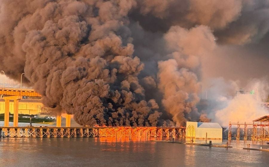 Massive fire engulfs old trestle bridge between Vancouver and Richmond